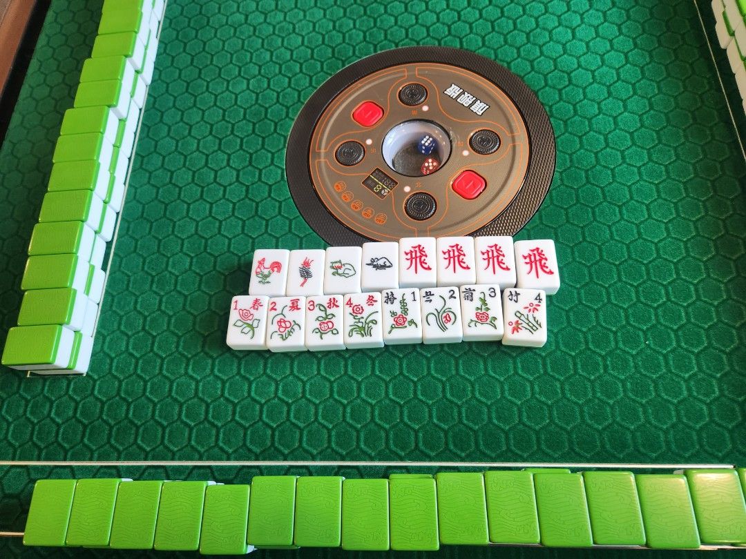 Auto mahjong table, Hobbies & Toys, Toys & Games on Carousell
