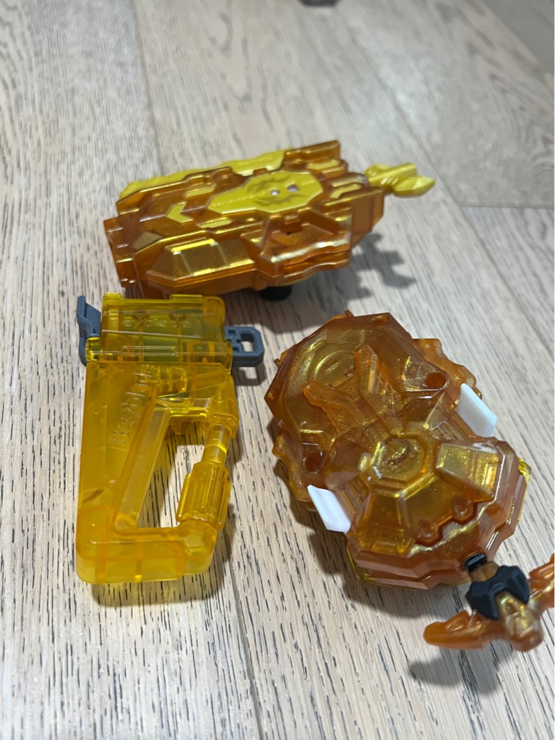 Beyblade WBBA limited Gold LR Bey launcher, Gold DB launcher and Gold ...