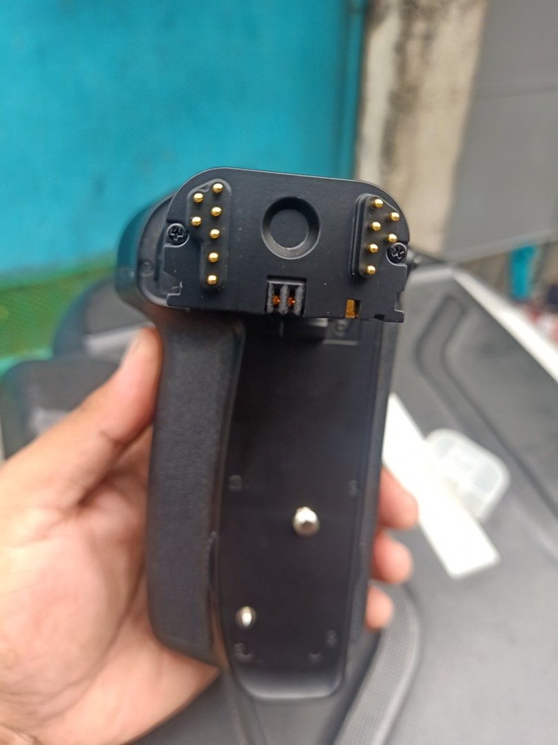 Canon 6D battery grip (NEEWER), Photography, Photography Accessories ...