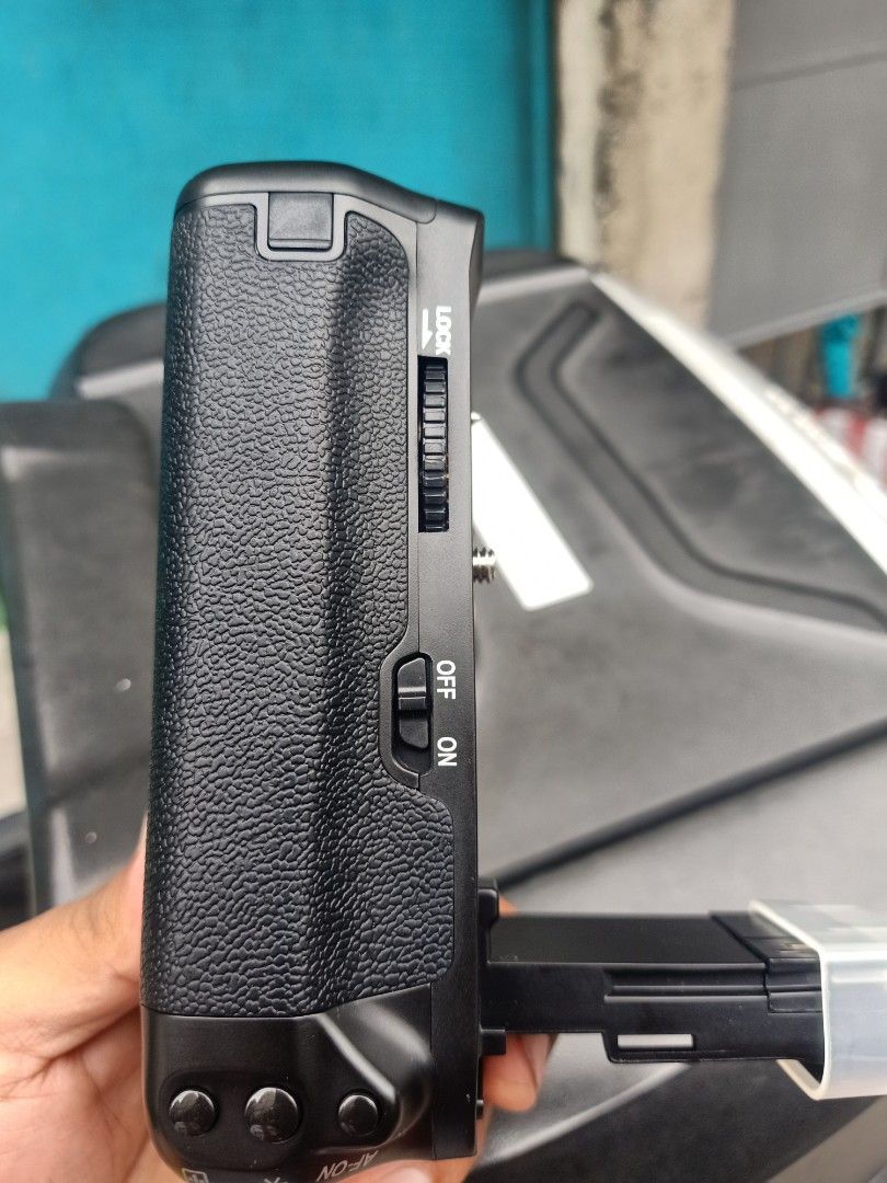 Canon 6D battery grip (NEEWER), Photography, Photography Accessories ...