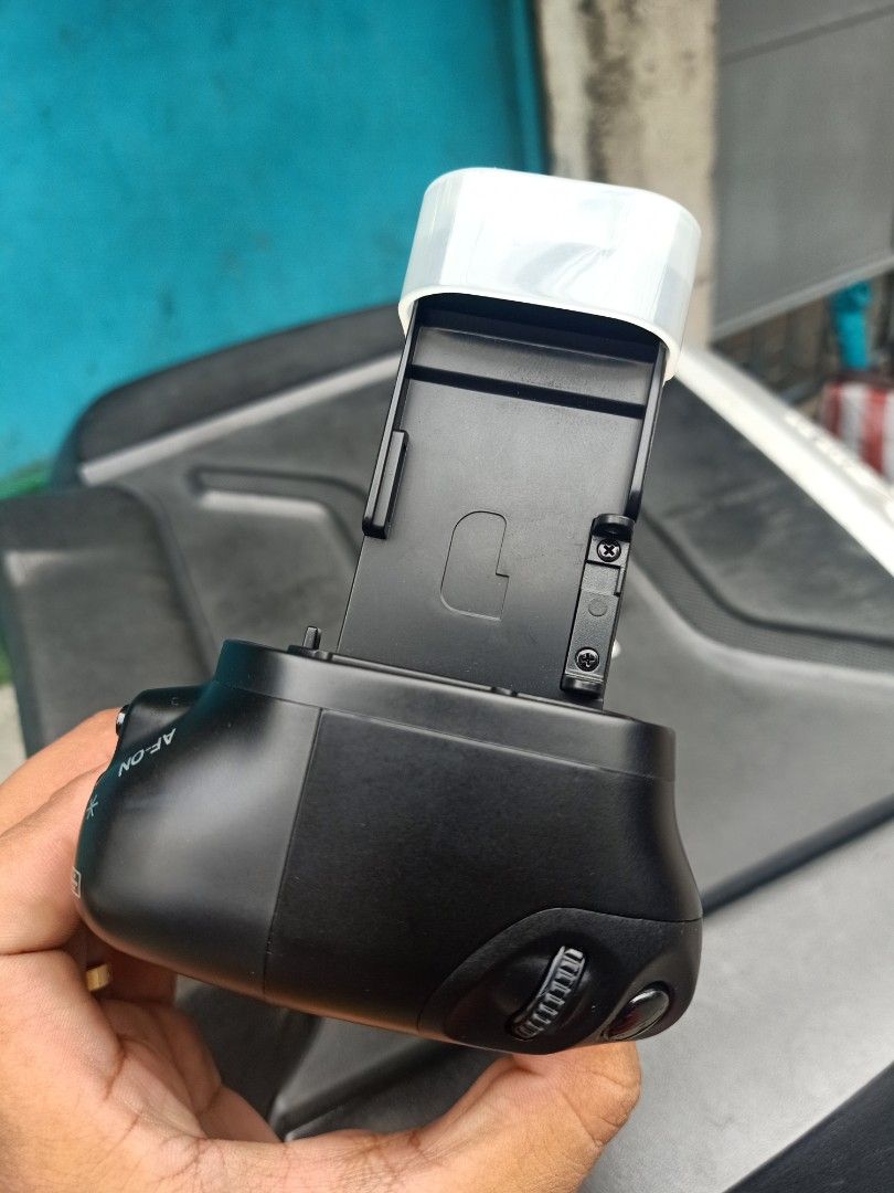 Canon 6D battery grip (NEEWER), Photography, Photography Accessories ...