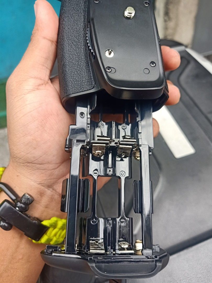 Canon 6D battery grip (NEEWER), Photography, Photography Accessories ...