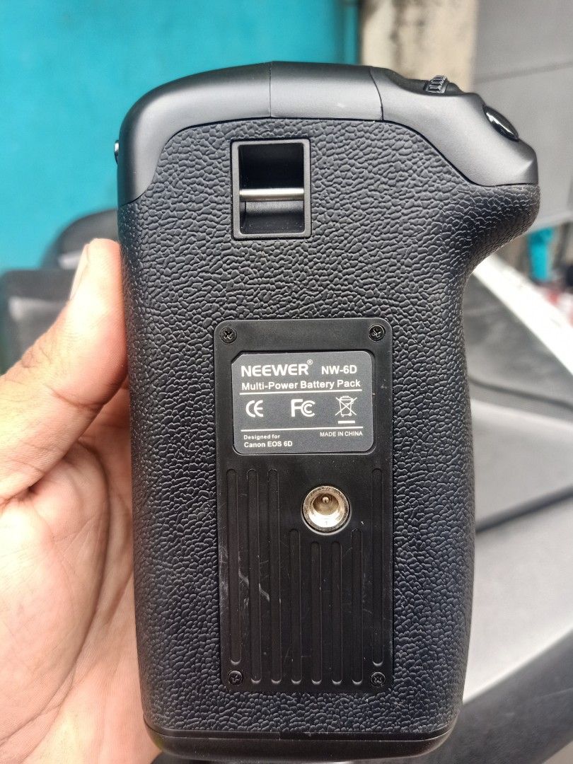 Canon 6D battery grip (NEEWER), Photography, Photography Accessories ...