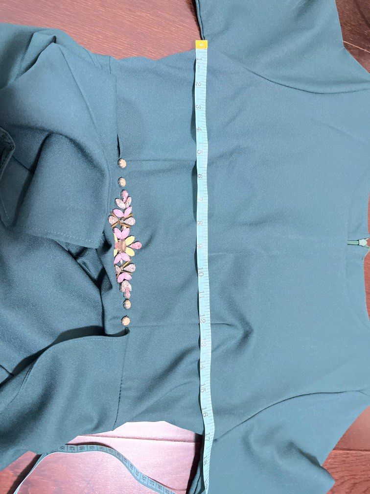 Emerald green fishtail top, Women's Fashion, Tops, Longsleeves on Carousell