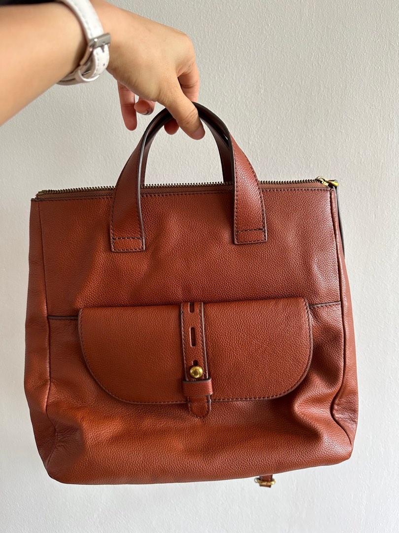 Fossil Leather backpack (authentic), Women's Fashion, Bags & Wallets ...