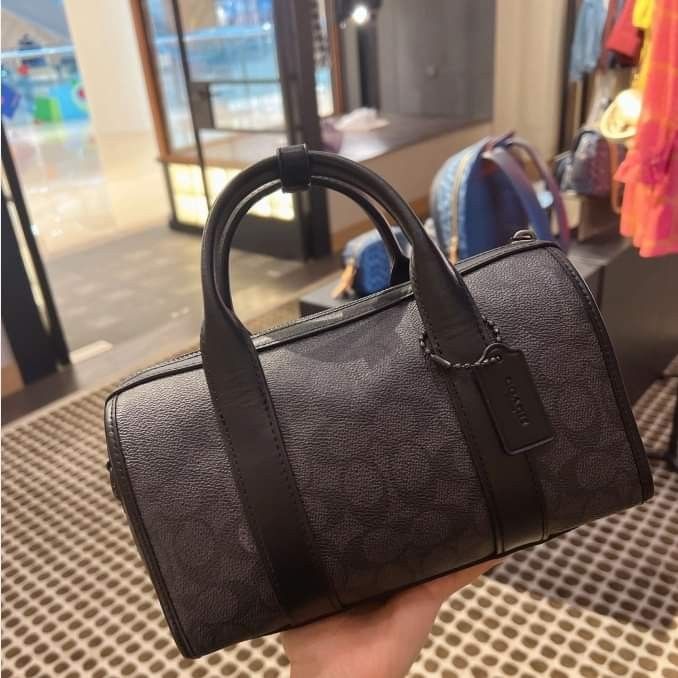 GOTHAM DUFFLE 24 IN SIGNATURE LEATHER, Luxury, Bags & Wallets on Carousell