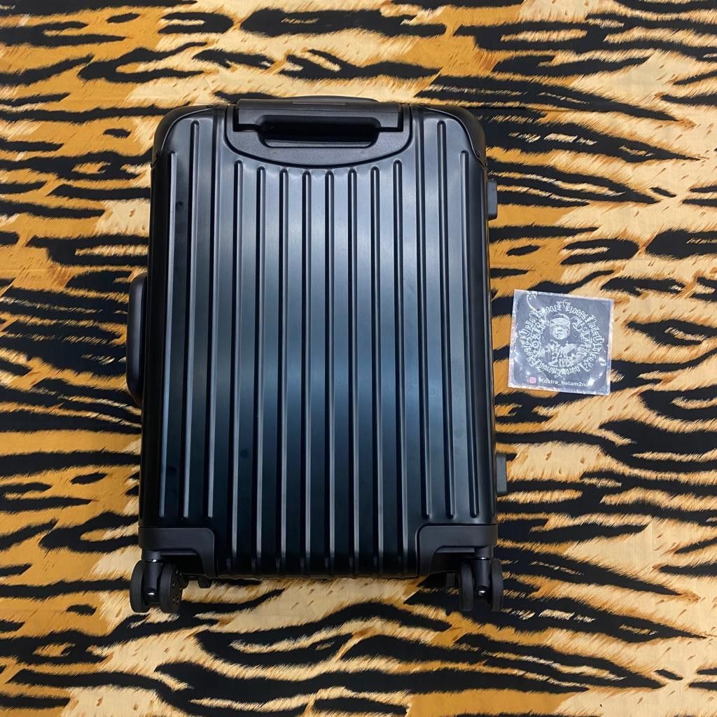 Koper rimowa, Fesyen Pria, Tas & Dompet , Lainnya di Carousell