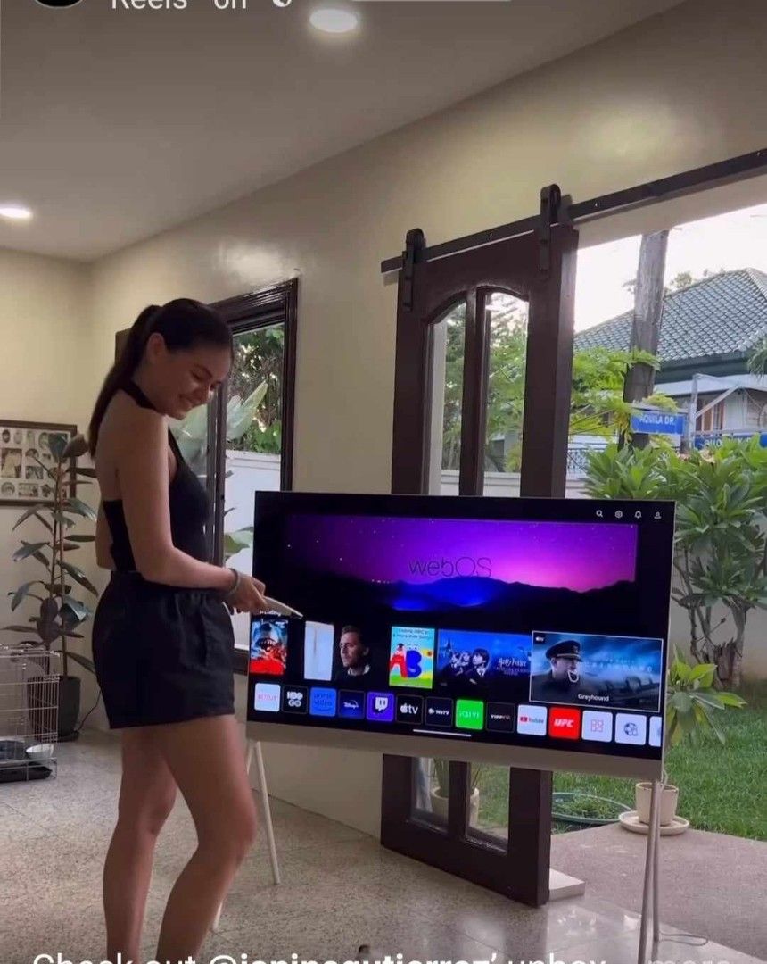 LG OLED 4K TV 55" Objet Collection Posé 2023, TV & Home Appliances, TV & Entertainment, TV on ...