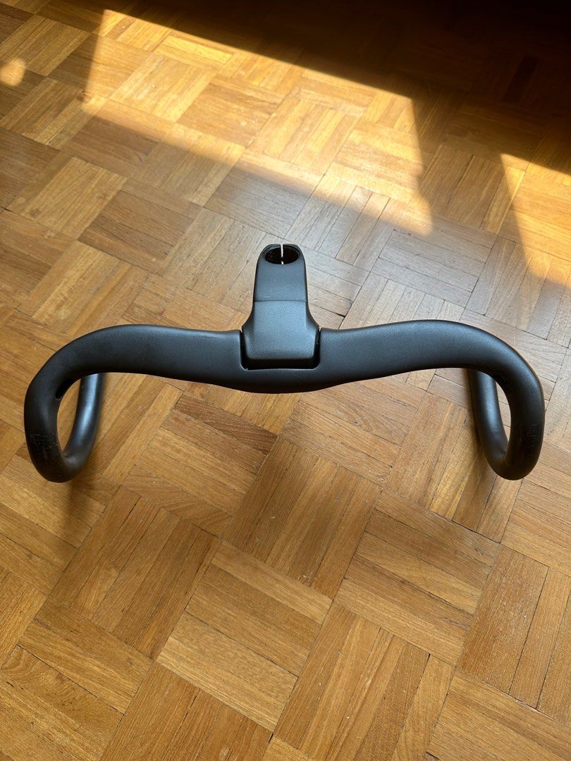 Madone SLR integrated handlebar and stem, Sports Equipment, Bicycles ...