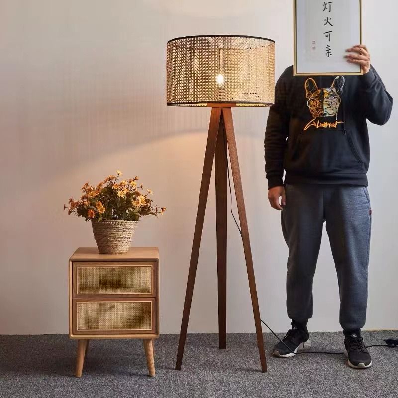 Natural Rattan Tripod Floor Lamp, 傢俬＆家居, 燈飾及風扇, 燈飾 - Carousell