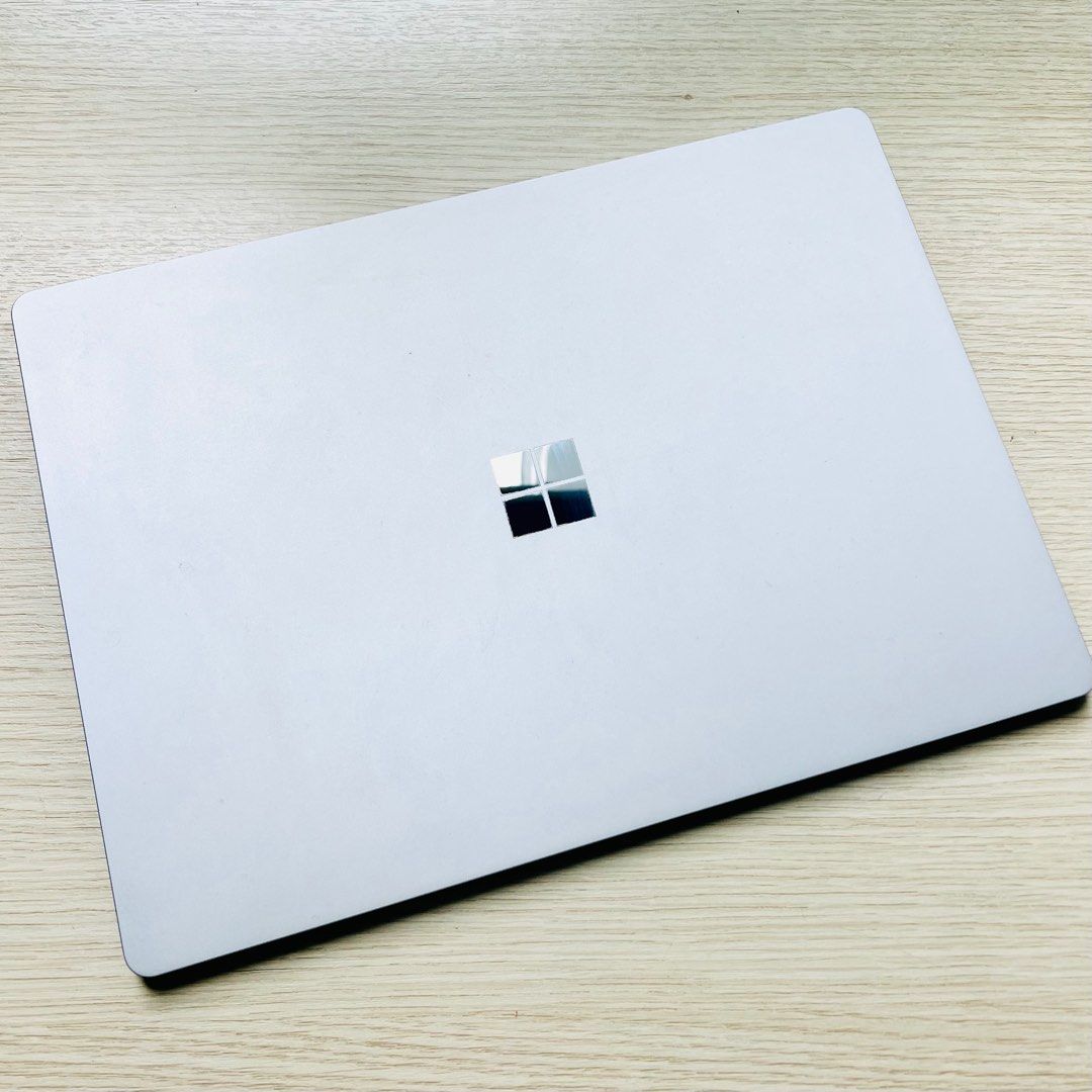 Pristine Condition Microsoft Surface Laptop 2 13.5-inch PixelSense ...