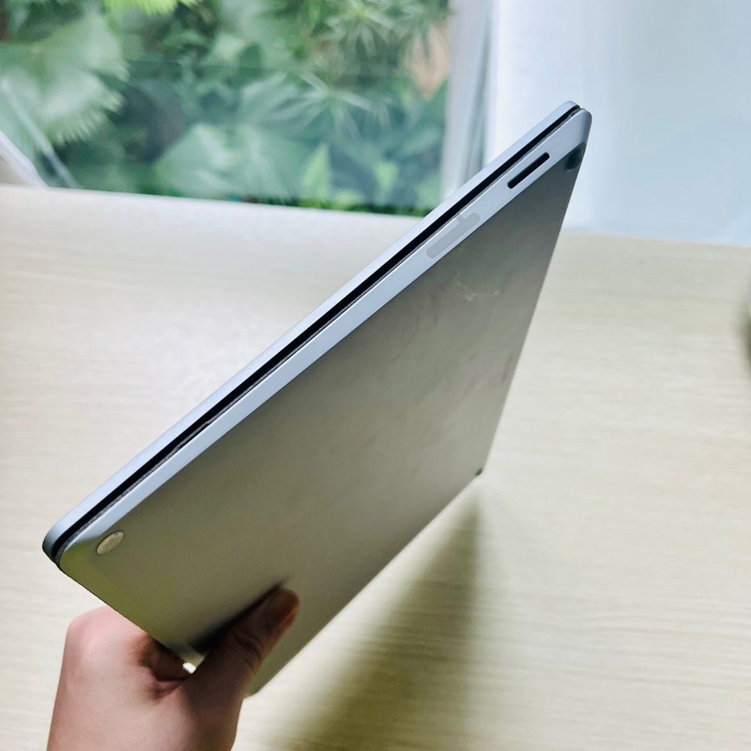 Pristine Condition Microsoft Surface Laptop 2 13.5-inch PixelSense ...