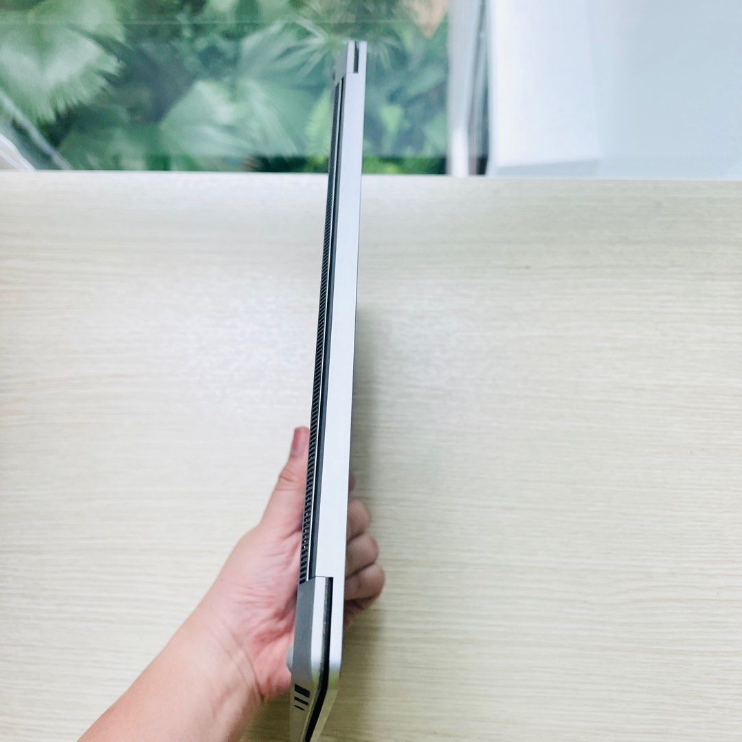 Pristine Condition Microsoft Surface Laptop 2 13.5-inch PixelSense ...