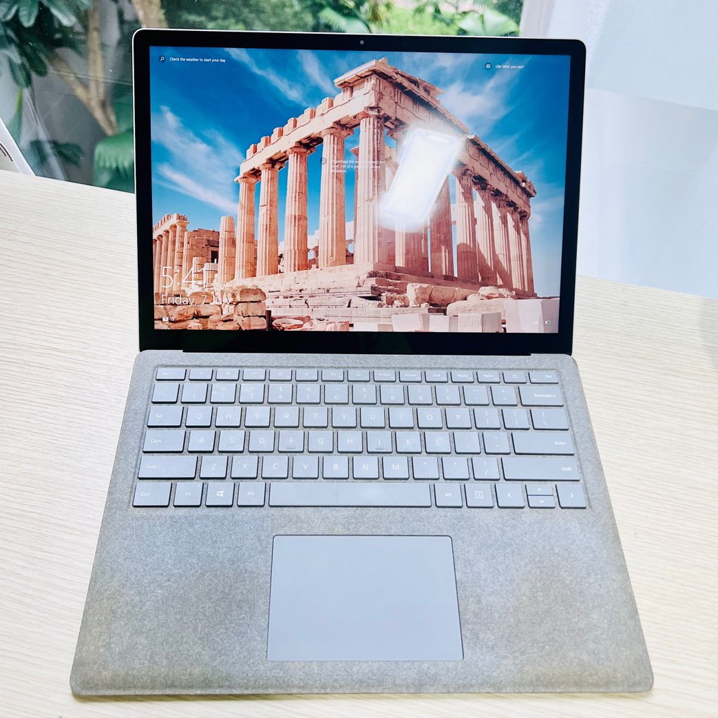 Pristine Condition Microsoft Surface Laptop 2 13.5-inch PixelSense ...