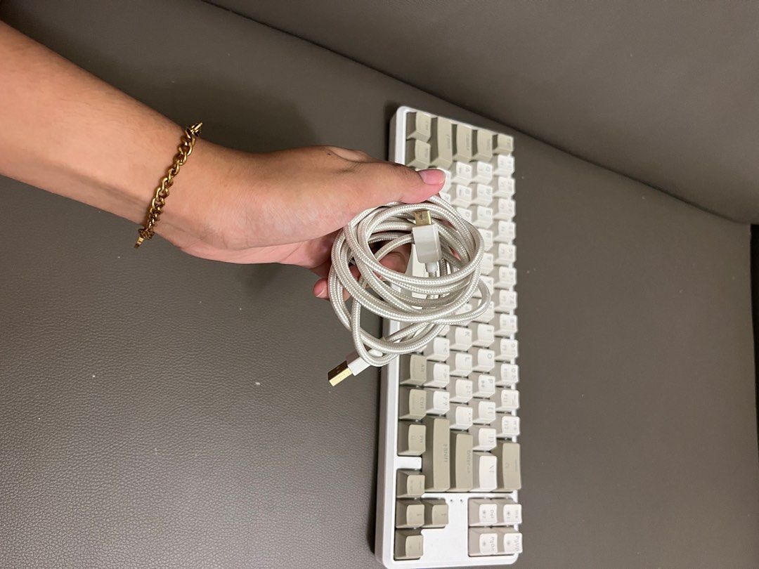 RAKK Pluma 68 Wireless Mechanical Keyboard on Carousell