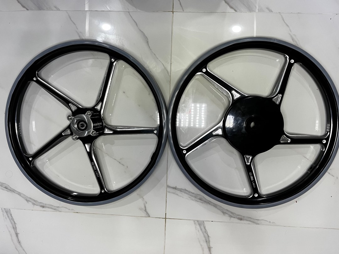 Rim fg511 enkei hitam kilat 20T, Motorbikes on Carousell