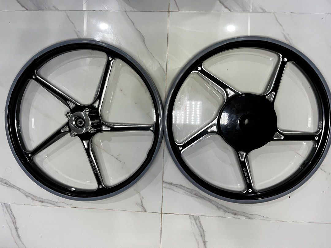 Rim fg511 enkei hitam kilat 20T, Motorbikes on Carousell