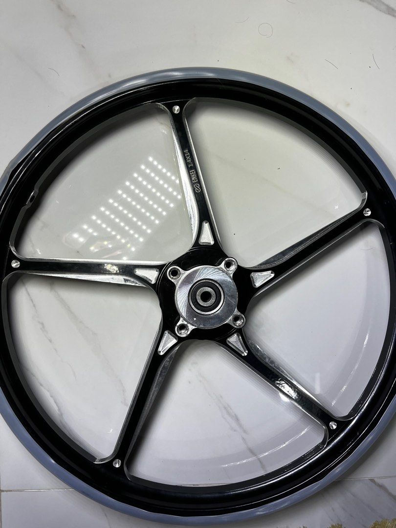 Rim fg511 enkei hitam kilat 20T, Motorbikes on Carousell