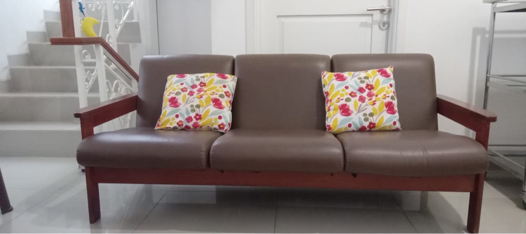 Sofa set Ligna, Perabotan Rumah di Carousell