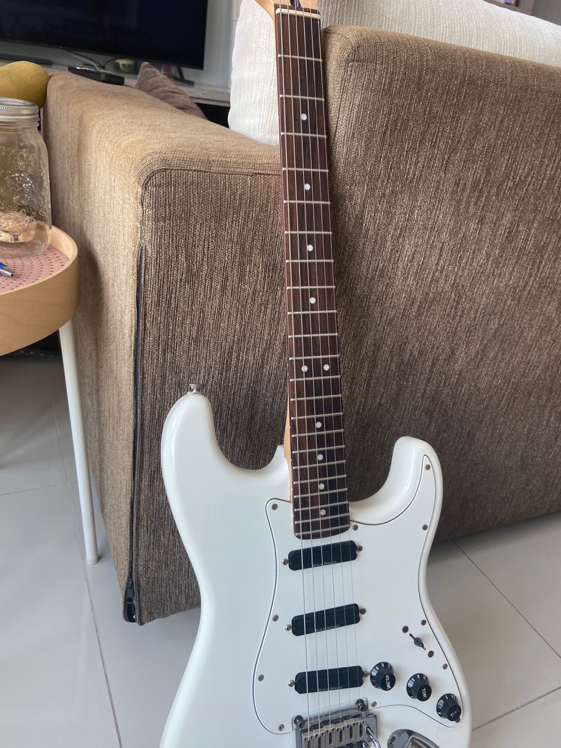 Squier Deluxe Stratocaster, Hobbies & Toys, Music & Media, Musical ...