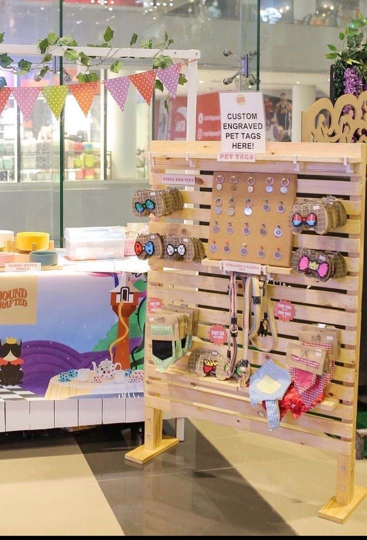 Standee Shelf Backdrop on Carousell