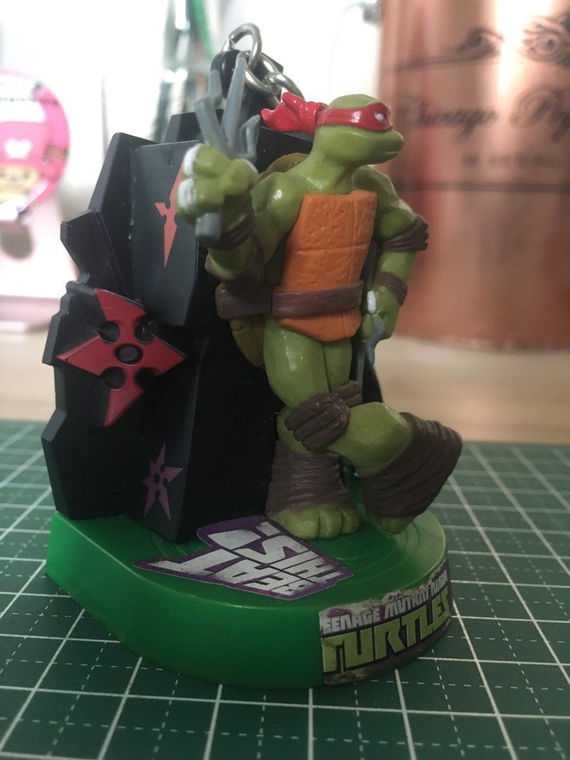 Teenage Mutant Ninja Turtles Raphael Swappz Keychain, Hobbies & Toys ...