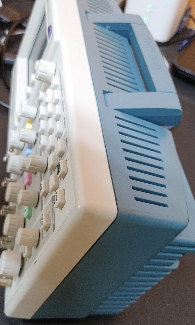 Tektronix TDS2024C - Digital Storage Oscilloscope (4 Channels, 200 MHz), Computers & Tech ...