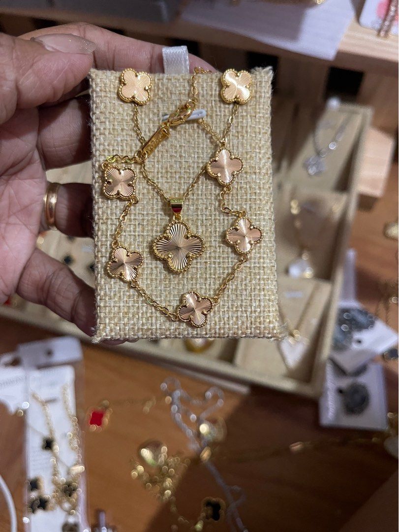 Vca gold set, Women's Fashion, Jewelry & Organizers, Bracelets on Carousell