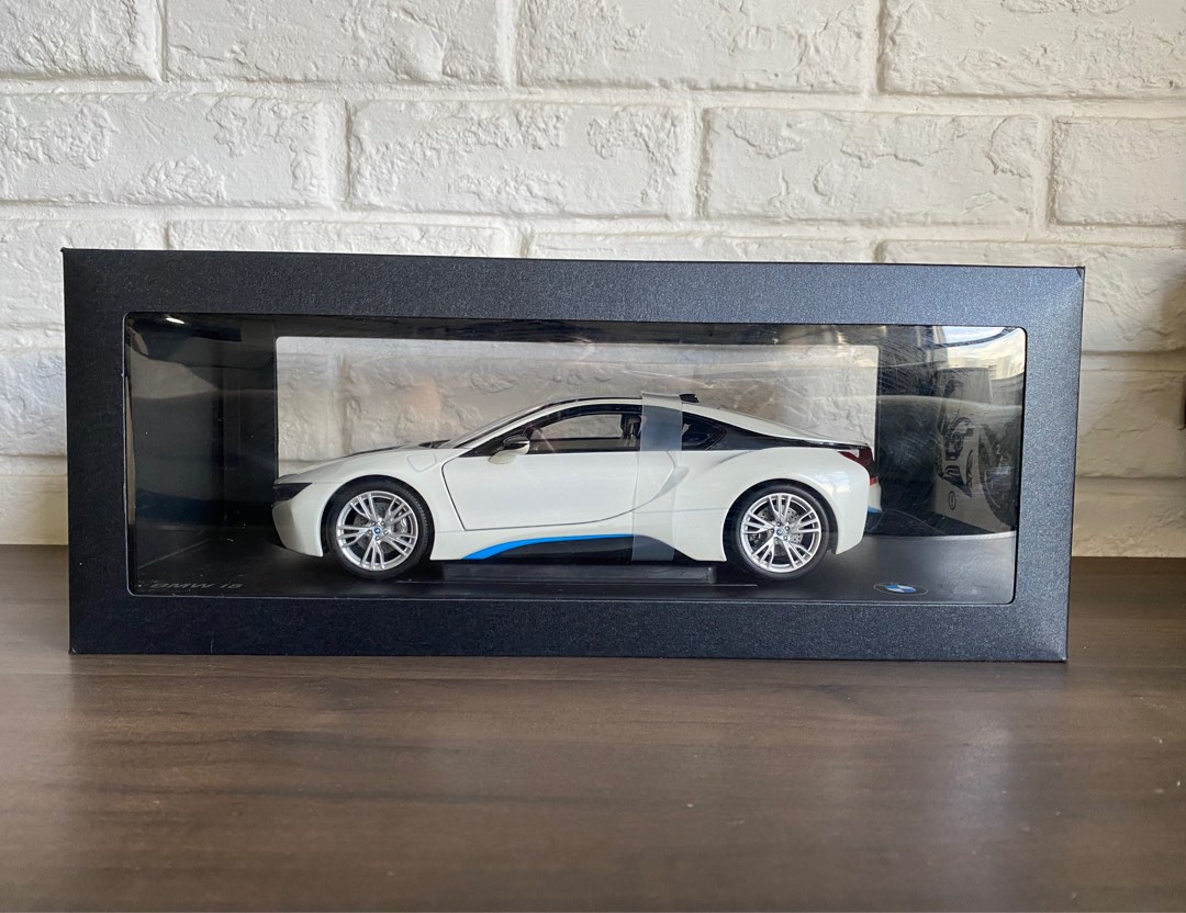 1/18 Paragon Models BMW I8 Crystal White, Hobbies & Toys, Toys & Games ...
