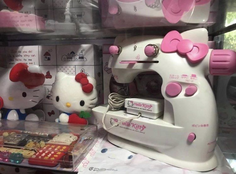 2006 Hello Kitty Sewing Machine, Hobbies & Toys, Memorabilia ...