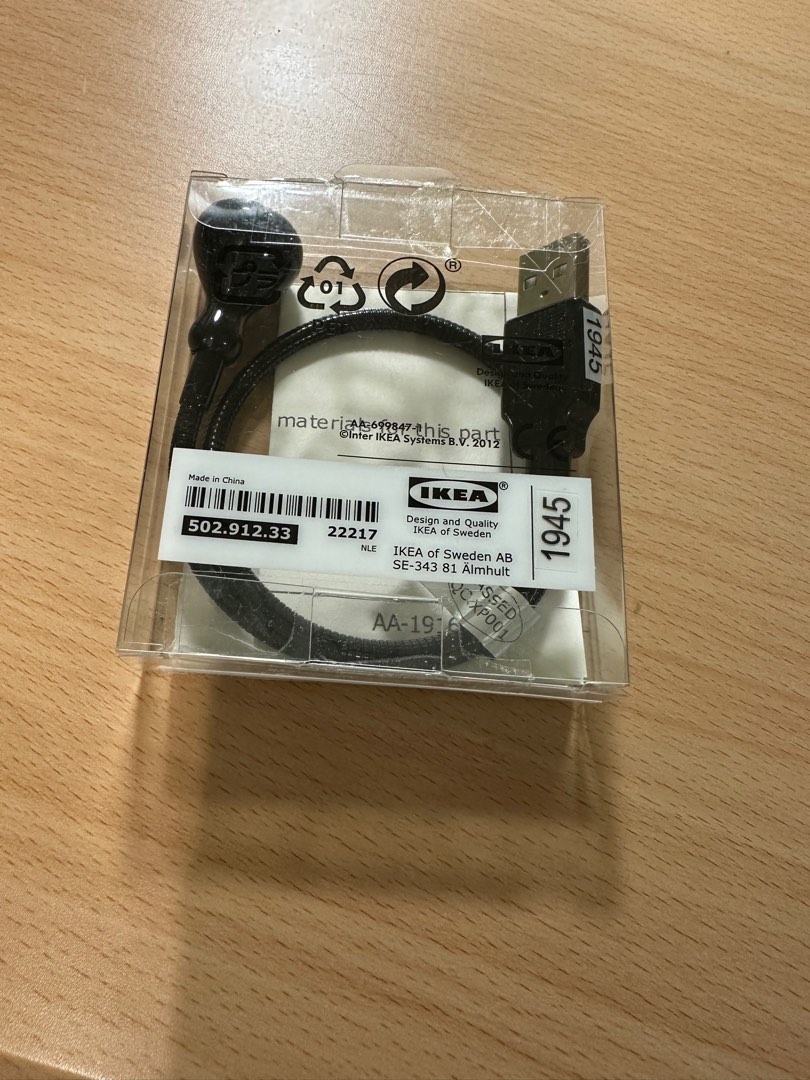 [二手] IKEA 黑色隨身檯燈 夾式聚光燈 看書燈 USB LED燈, 黑色, 家具及居家用品, 燈飾及風扇, 燈飾在旋轉拍賣