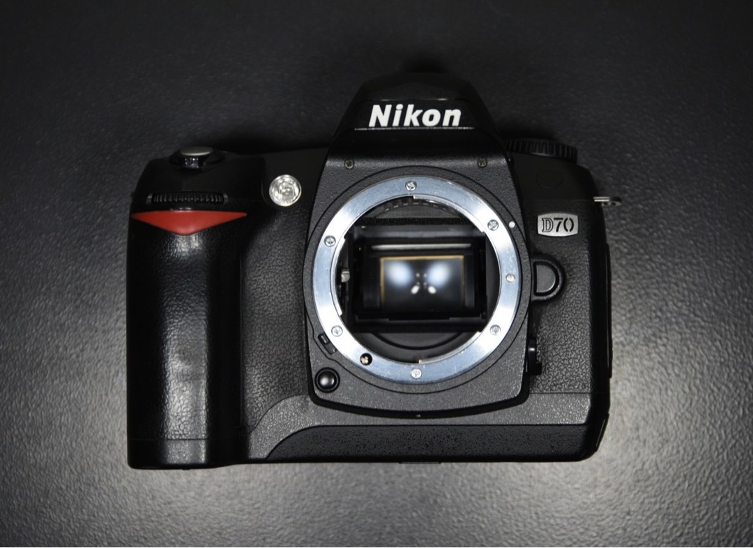 【經典古物】尼康 NIKON D70 單反 自動對焦 CCD 數位單眼相機 D300 D100 D200 FM FE F, 相機攝影, 相機在旋轉拍賣