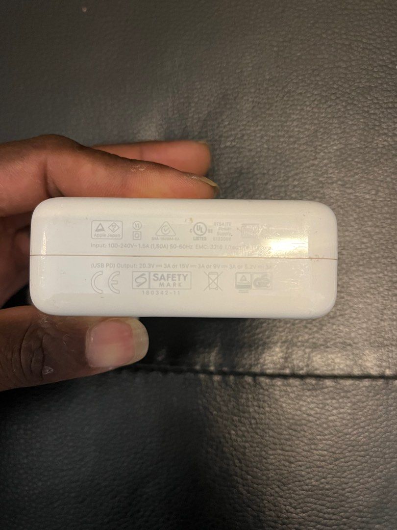 Apple charging plug W61, Announcements on Carousell