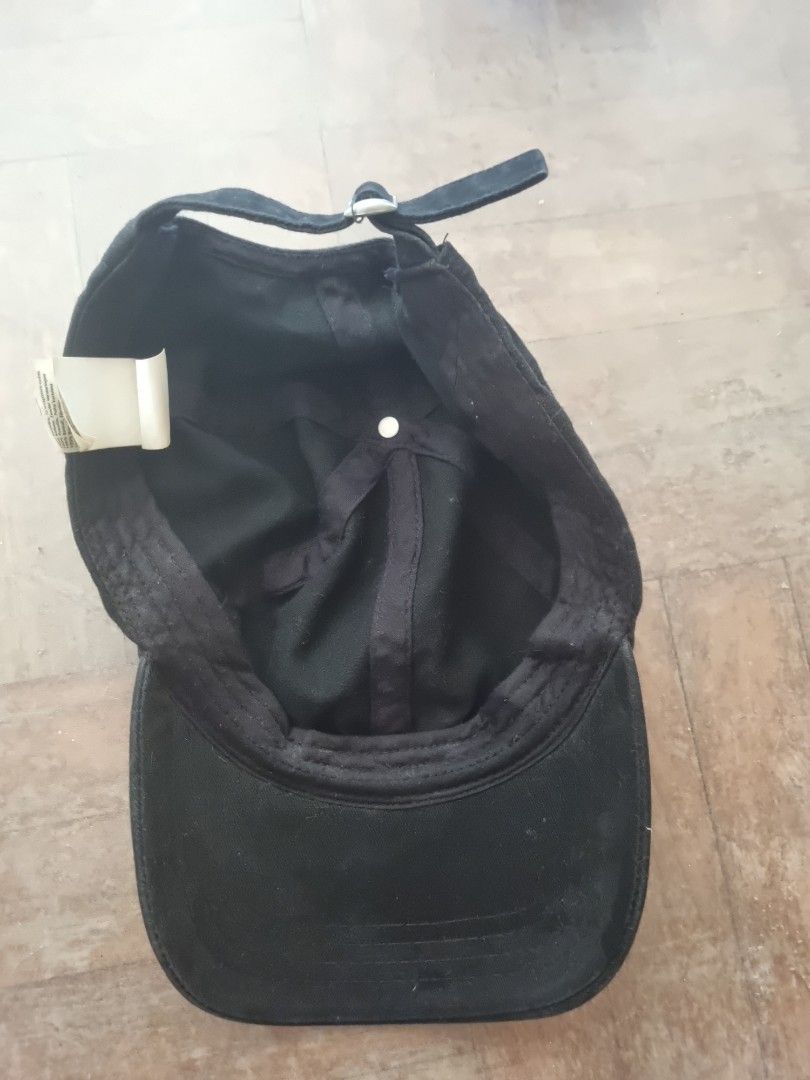 Black basic cap, Men's Fashion, Watches & Accessories, Caps & Hats on Carousell