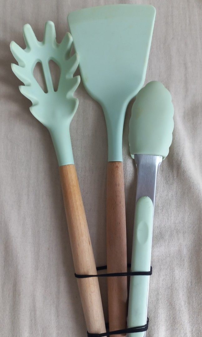 Cooking utensils, spatula, tongs, pasta laddle, WELL USED WITH MINIMAL ...