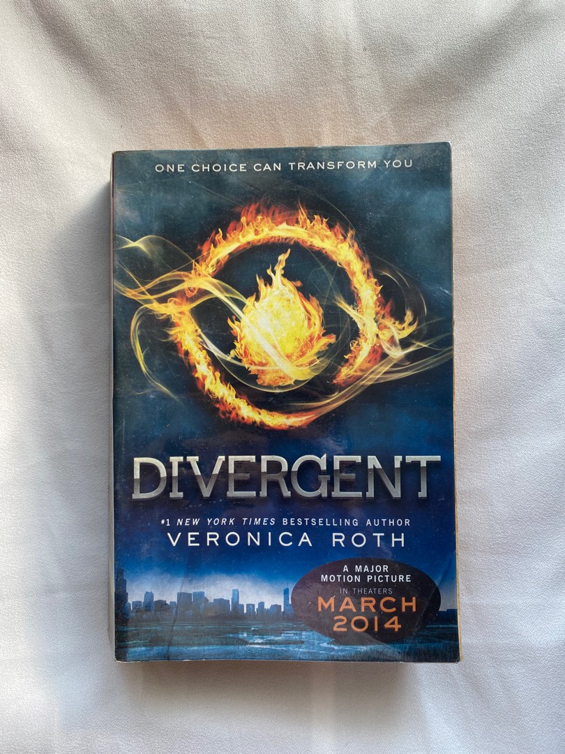 Divergent by Veronica Roth on Carousell