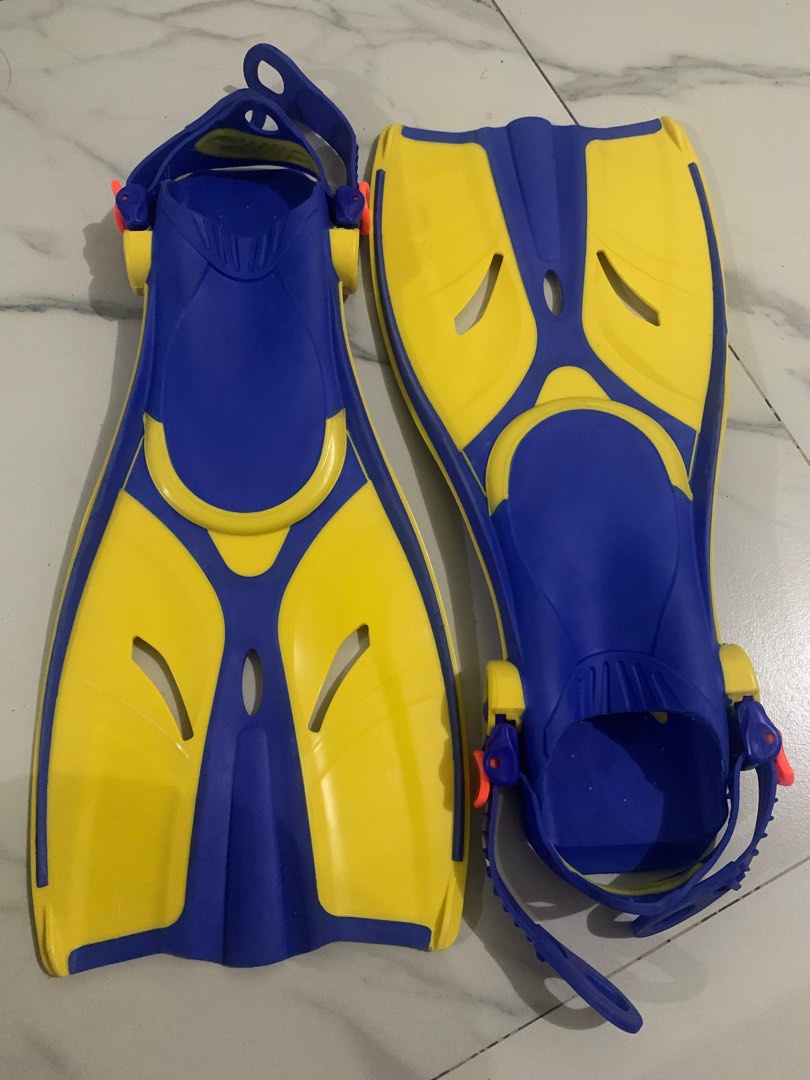 Diving flippers / fins on Carousell