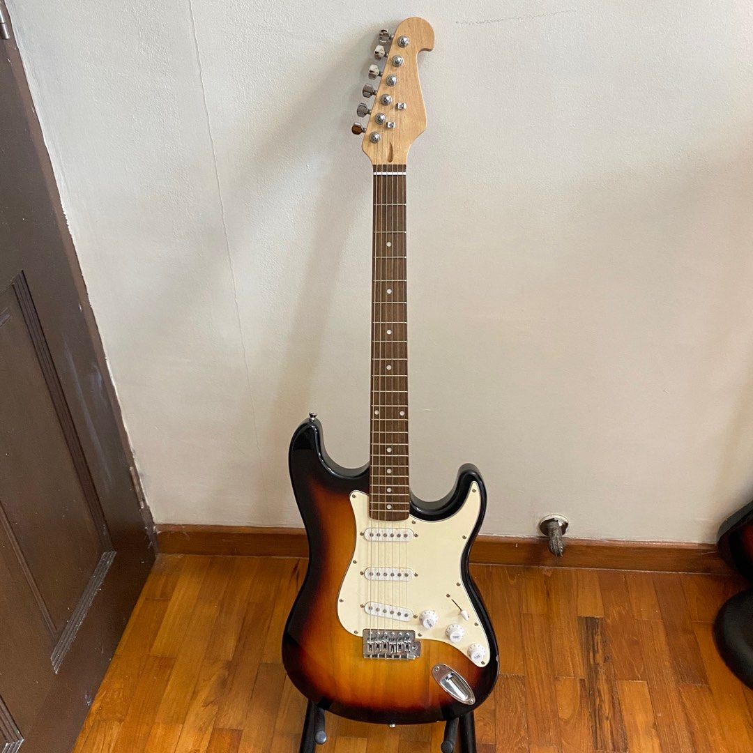 Electric Guitar Stratocaster , Hobbies & Toys, Music & Media, Musical ...
