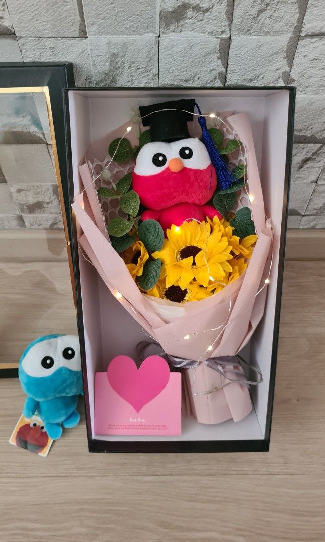 Elmo Graduation Flower Bouquet, Hobbies & Toys, Stationery & Craft ...