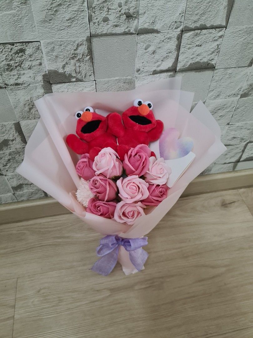 Elmo Graduation Flower Bouquet, Hobbies & Toys, Stationery & Craft ...