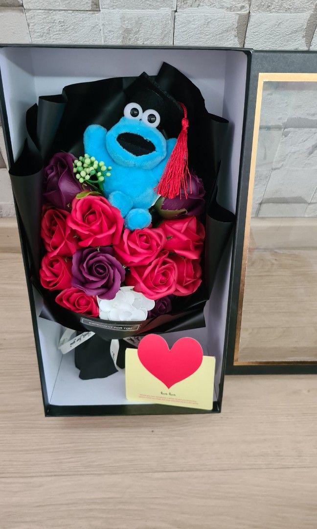 Elmo Graduation Flower Bouquet, Hobbies & Toys, Stationery & Craft ...