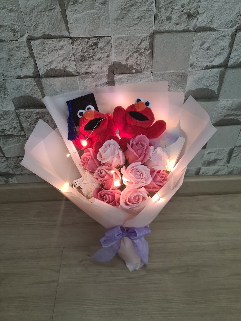 Elmo Graduation Flower Bouquet, Hobbies & Toys, Stationery & Craft ...