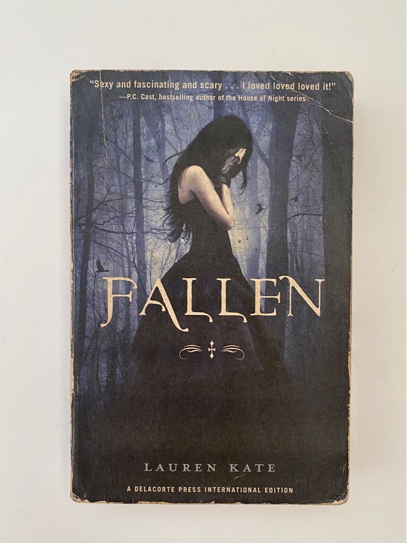 Fallen by Lauren Kate, Hobbies & Toys, Books & Magazines, Fiction & Non ...
