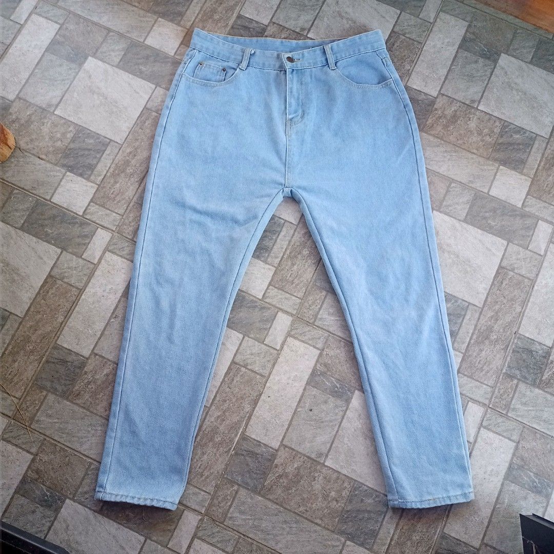 ‼️FREE SF‼️ LIGHT WASHED BLUE PLUS SIZE DENIM MAONG PANTS on Carousell