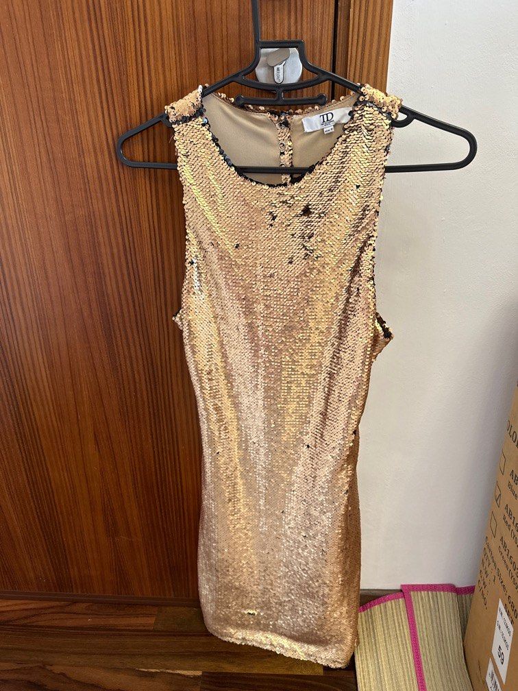 Gold Sequin Body Con Open Back, S, Women's Fashion, Dresses & Sets ...