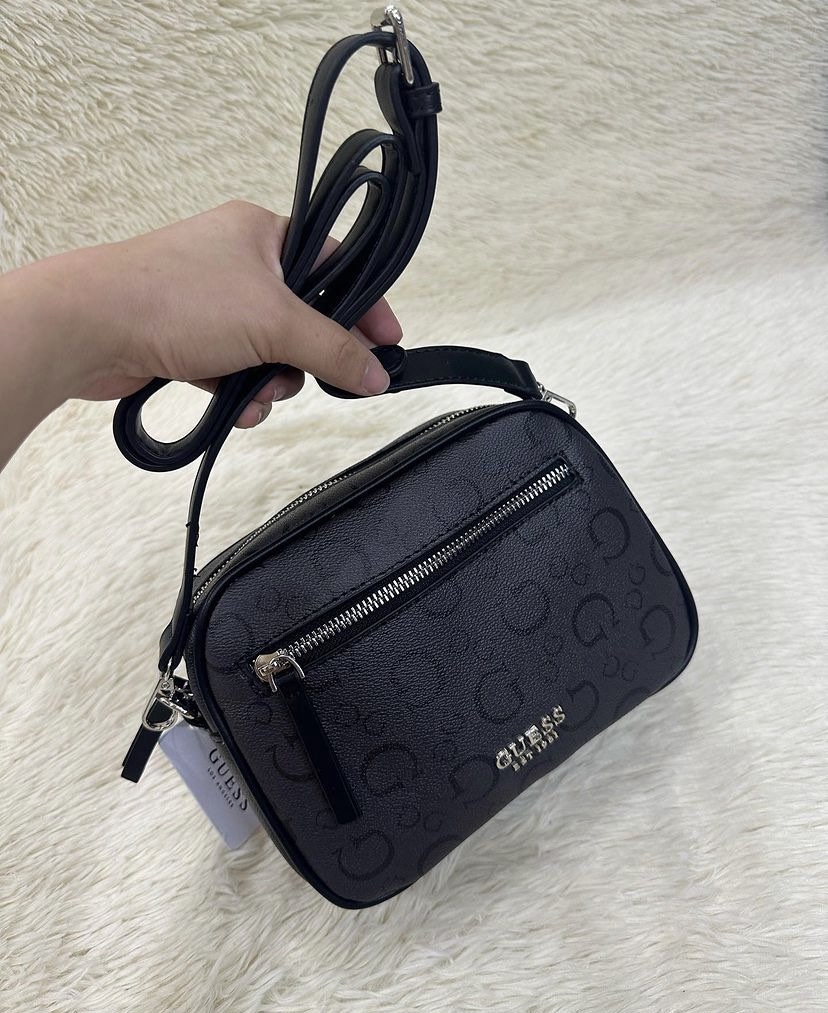 Guess Camera Bag, Women's Fashion, Bags & Wallets, Cross-body Bags on ...