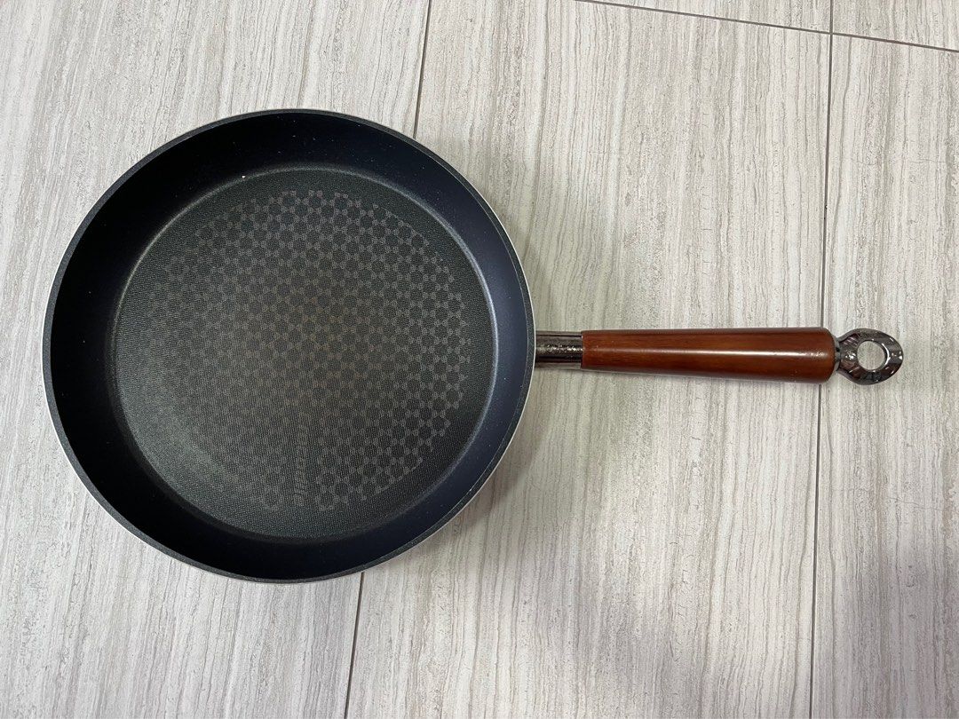 Happycall IH Crocodile Die cast pan 28cm, Furniture & Home Living, Kitchenware & Tableware ...