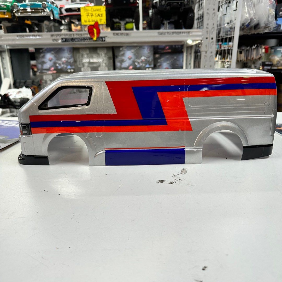 [LIKE NEW][RARE] 1/10 TOYOTA HIACE VAN BODY SHELL TT02 FITMENT HOLES ...