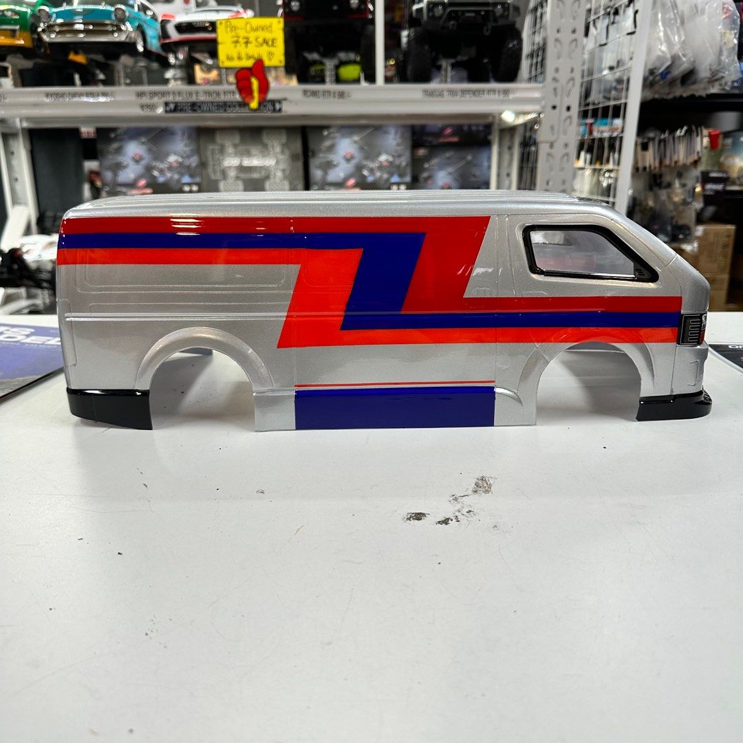 [LIKE NEW][RARE] 1/10 TOYOTA HIACE VAN BODY SHELL TT02 FITMENT HOLES ...