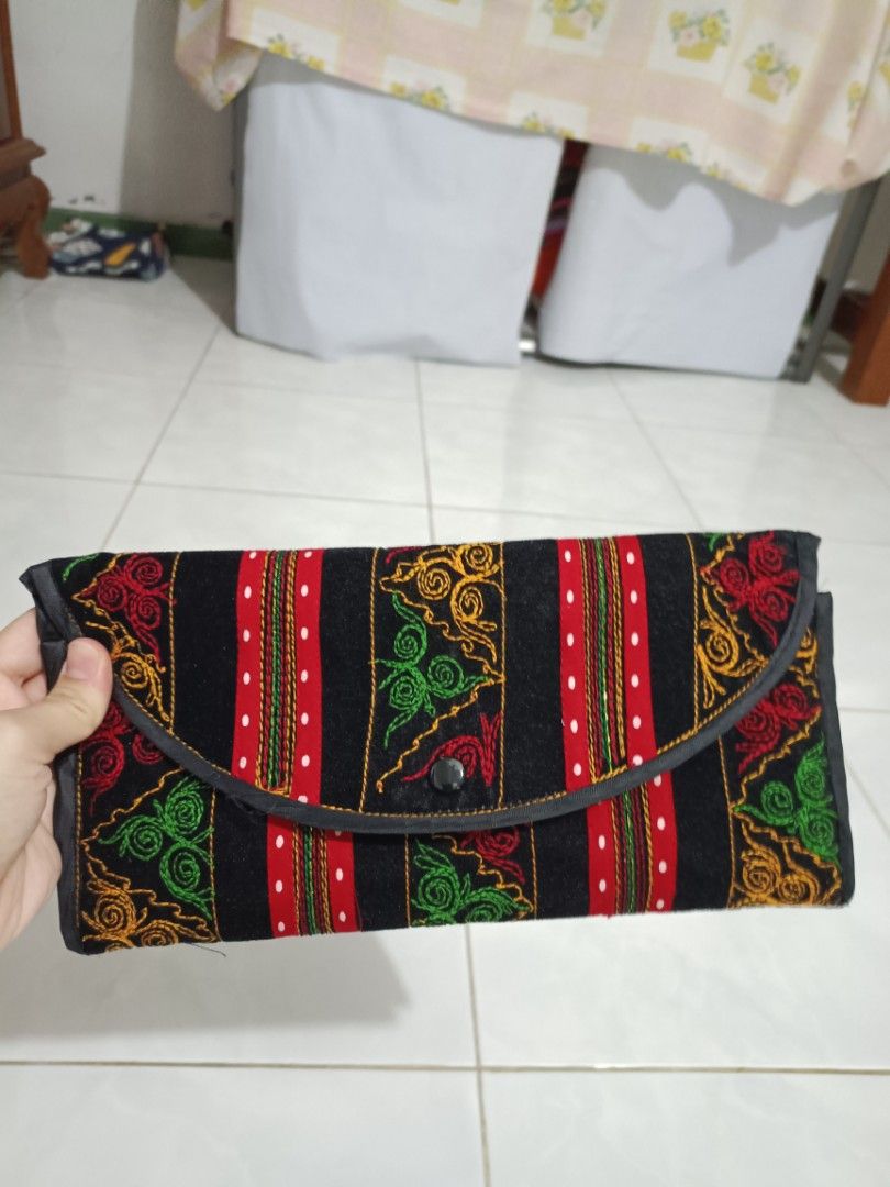 Motif batik pouch clutch kain, Fesyen Wanita, Tas & Dompet di Carousell